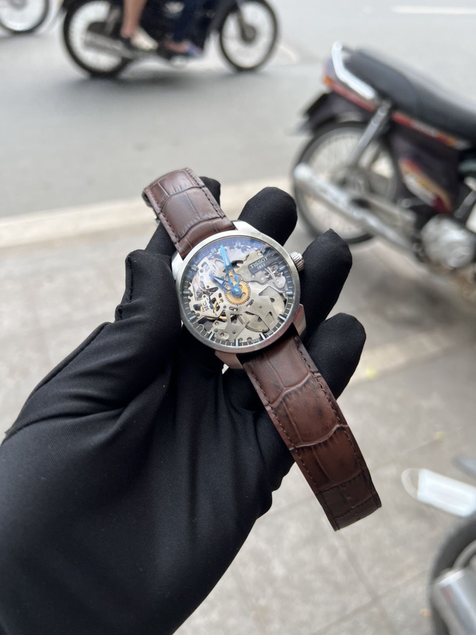 Đồng hồ Tissot T070.405.16.411.00 cũ lướt size 43mm